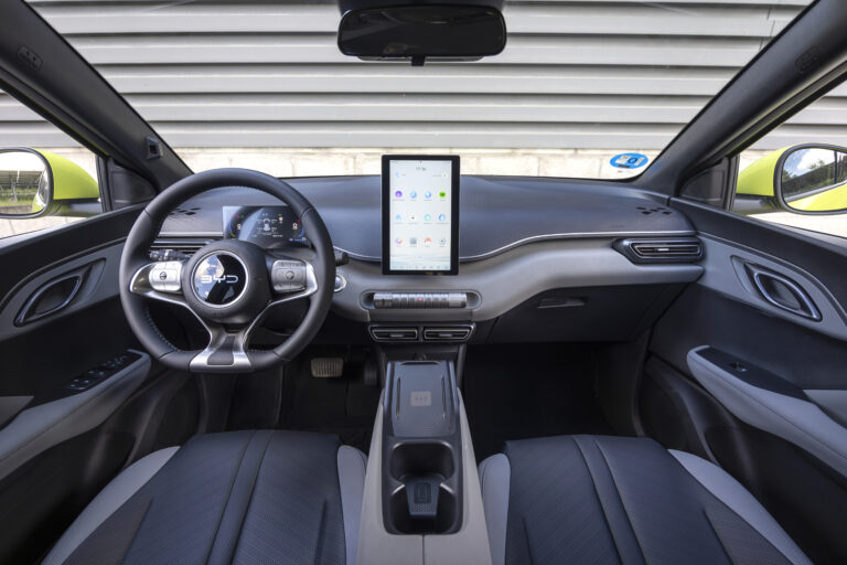 BYD Dolphin Surf Boost eléctrico 2025 | MOTORK