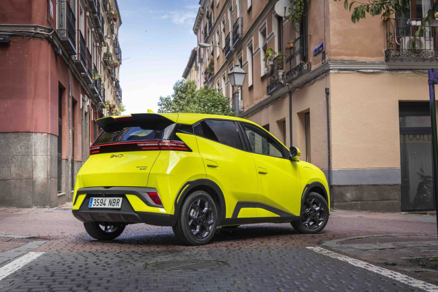 BYD Dolphin Surf Boost eléctrico 2025 | MOTORK